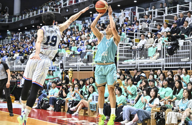 KT, KBL 챔피언결정전 1차전 KCC에 90-73으로 패배 [포토뉴스]